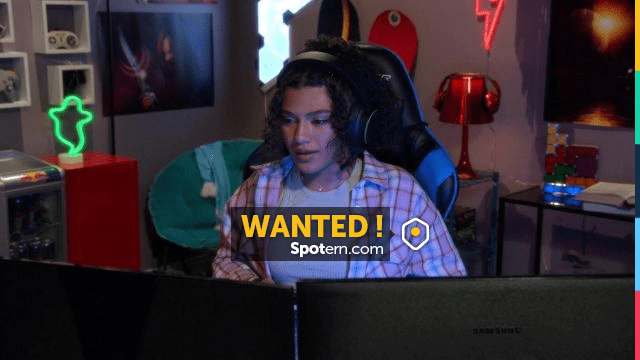 Chemise à carreaux en rose porté par Robyn Rook (Dior Goodjohn) comme ...