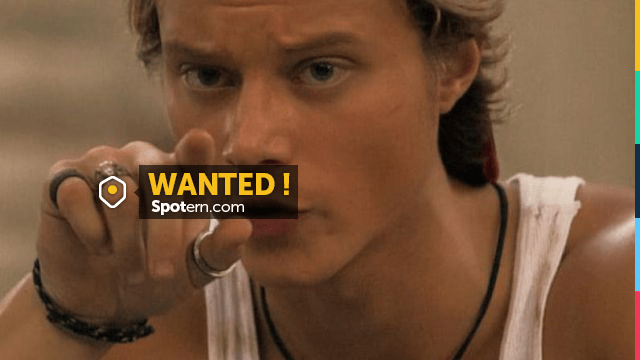 The 3 rings of JJ (Rudy Pankow) in season 1 of the series Outer Banks ...