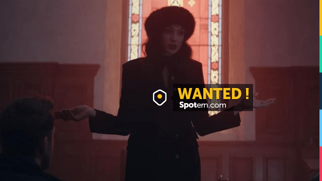 Black coat worn by The Bishop (Gal Gadot) in Red Notice movie outfits ...