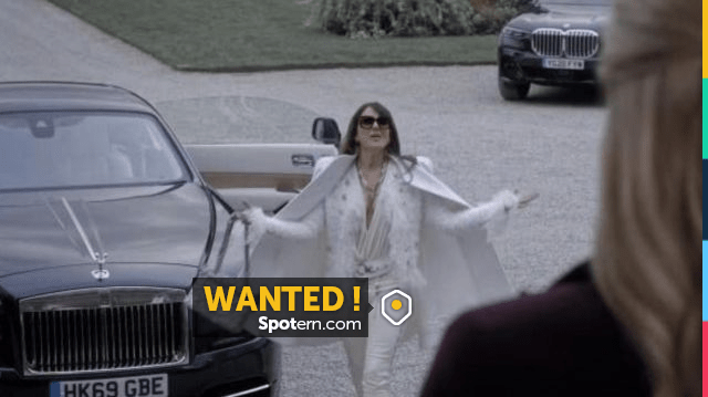 White belt worn by Joanna Christmas (Elizabeth Hurley) in Father ...