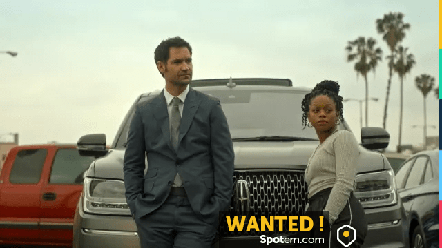 Pantalon Black Track porté par Izzy Letts (Jazz Raycole) tel que vu ...