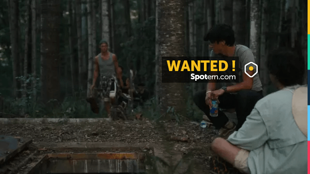 Gray T-shirt worn by Rafael Garcia (Zack Calderon) as seen in The Wilds ...