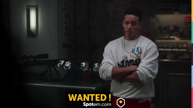 Pantalon rouge Gucci porté par Apollo (Dominic Goodman) dans First Kill ...