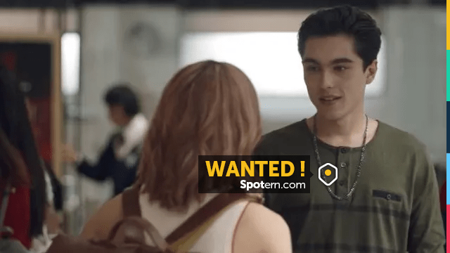 The necklace worn by Estebán Torres (Sergio Mayer Mori) in the series ...