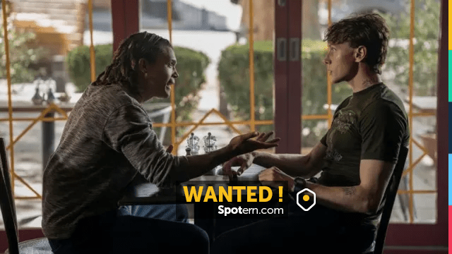 Reloj digital usado por Toby Nealey (George MacKay) en I Came By | Spotern