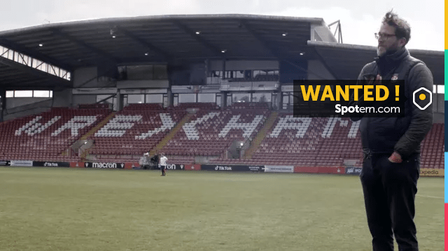 Puff jacket worn by Ryan Reynolds in Welcome to Wrexham (S01E15) | Spotern