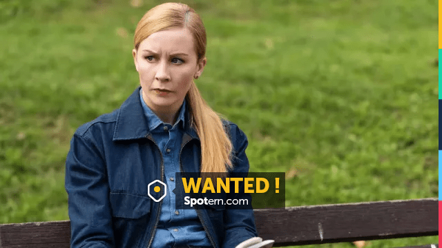 Veste en jean bleu zippée portée par l’agent Europol Megan 'Smitty ...