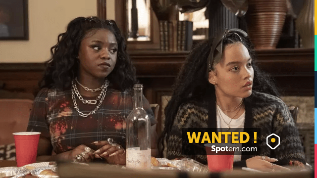 Printed cardigan worn by Zoya Lott (Whitney Peak) as seen in Gossip ...