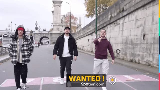 Le pantalon cargo porté par Michou dans sa vidéo YouTube TU BOUGES, TU PERDS ! (Feat. Joyca et ...