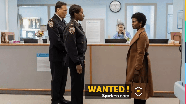Bolso de cuero usado por Simone Bentley (LaChanze) como se ve en el ...