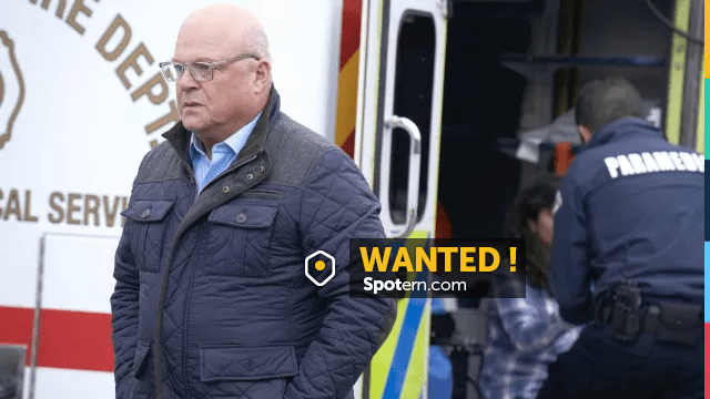 Quilted jacket worn by Scott Corbett (Michael Chiklis) as seen in ...