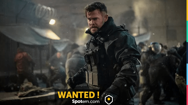 Tactical gloves worn by Tyler Rake (Chris Hemsworth) as seen in ...