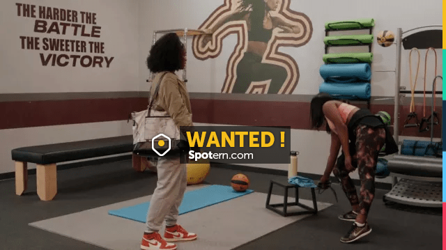 Bolso usado por Simone Hicks (Geffri Maya Hightower) como se ve en All ...