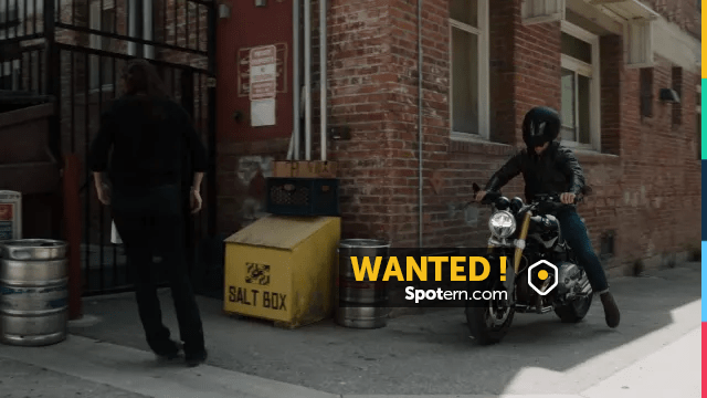 Motocicleta BMW conducida por Charlie Nicoletti (Milo Ventimiglia) en ...