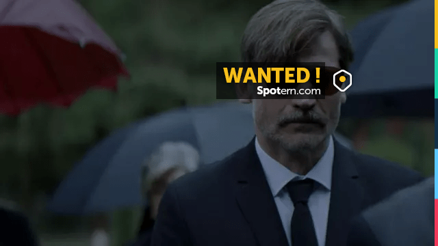 Sunglasses worn by Detective Bob Hightower (Nikolaj Coster-Waldau) as ...