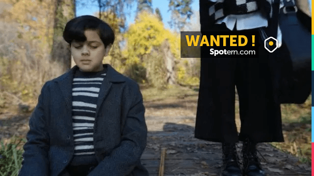 Striped wallet stap worn by Wednesday Addams (Jenna Ortega) in ...