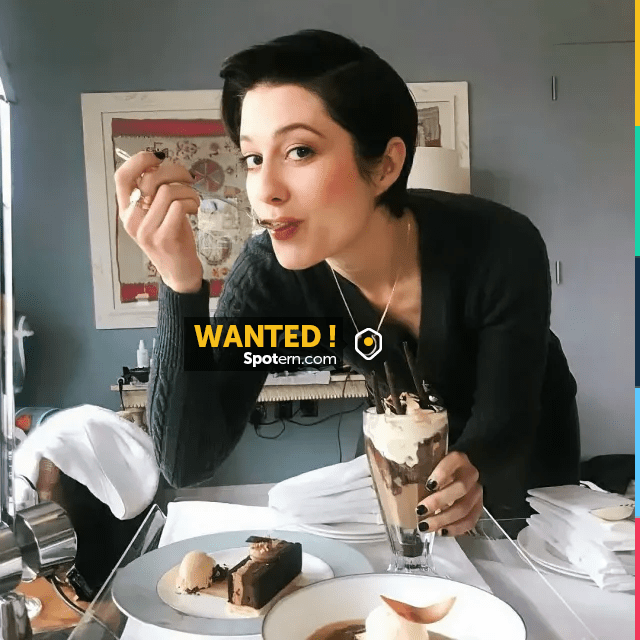 Necklace worn by Mary Elizabeth Winstead on her Instagram account @mary ...