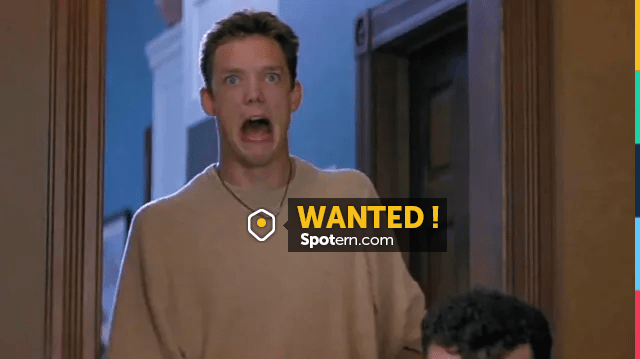 The black 3-pearl necklace worn by Stuart (Matthew Lillard) in the ...