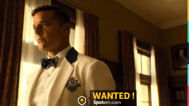 Uniforme blanco y negro de Palm Royale Suit usado por Robert (Ricky Martin) como se ve en la ...