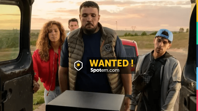 La chaqueta dorada con el escudo "Poker" que lleva Ange Colona (Foued ...