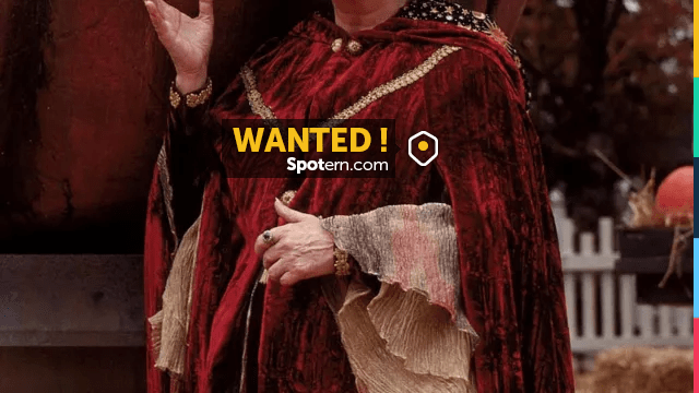 La capa de Aggie Cromwell (Debbie Reynolds) como se ve en Halloweentown ...