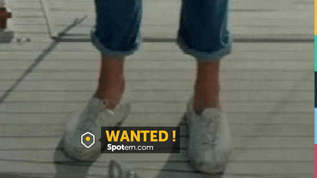 Zapatos blancos del joven Bill (Josh Dylan) en Mamma Mia! Aquí vamos de ...