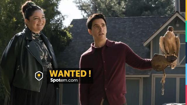 La garde-robe Hacks de HBO : Kayla (Megan Stalter) porte une veste en ...