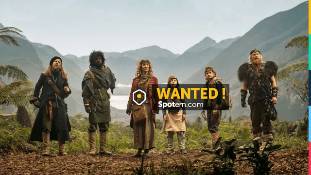 Time Bandits TV series Outfits: Lisa Kudrow is wearing leather bag and ...