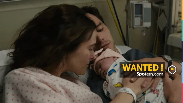 Juré #2 Tenues de film : Justin Kemp (Nicholas Hoult) porte une montre ...