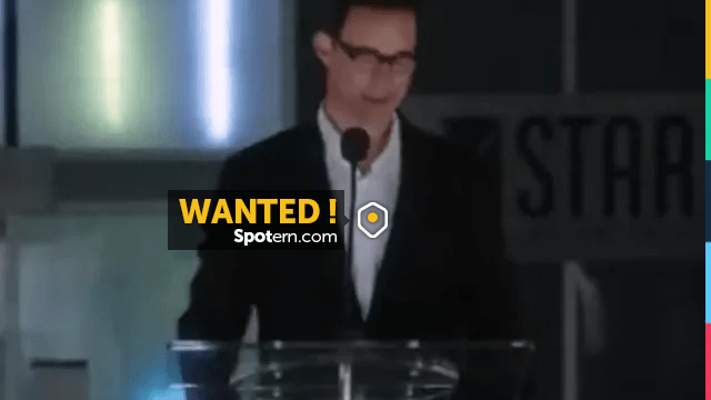 Suit of Dr. Harry Wells (Tom Cavanagh) in The Flash (S01E01) | Spotern