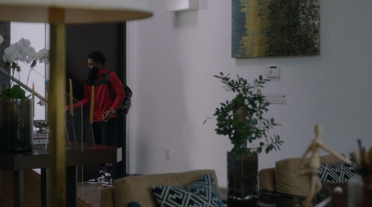 The jacket red and black Nike Ricky Jerret (John David Washington) in ...