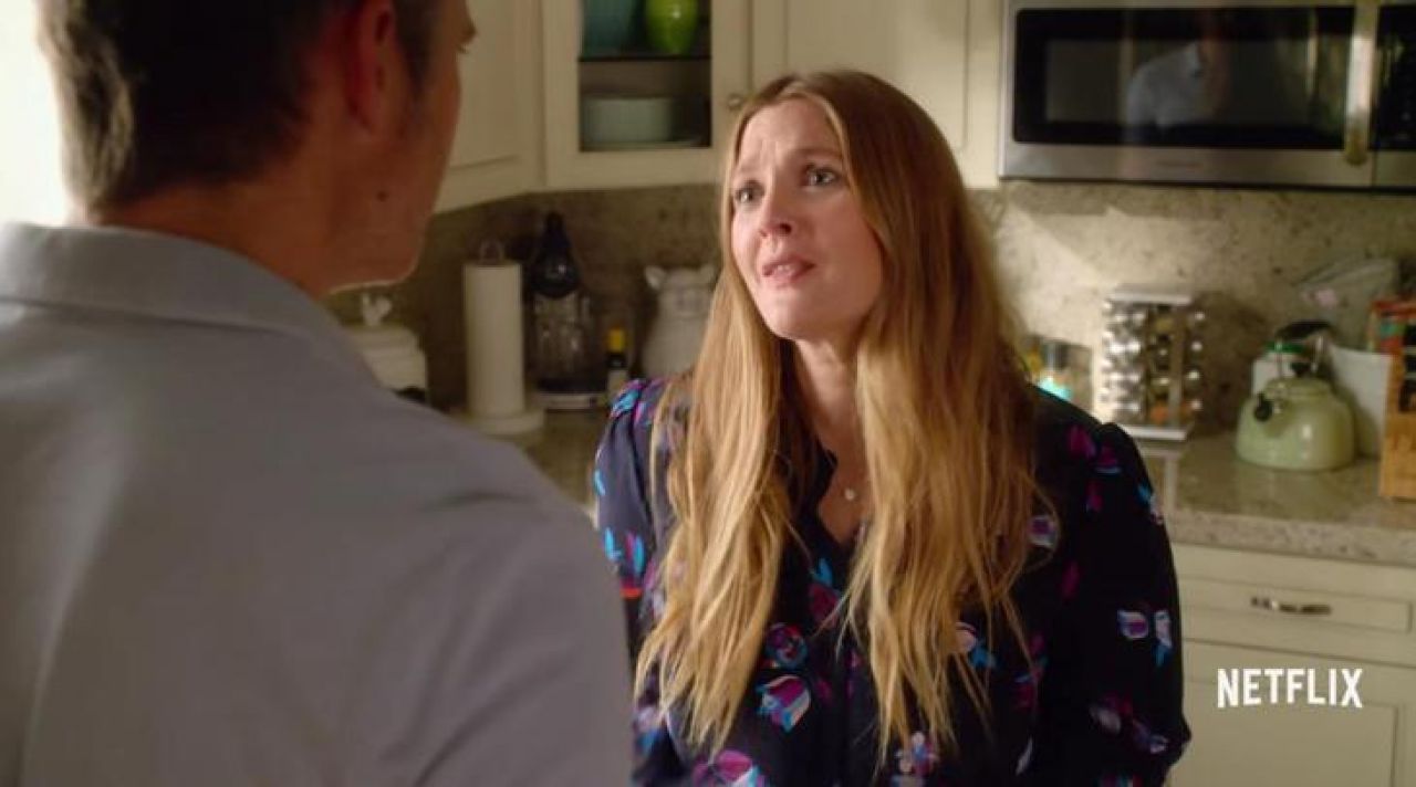 The black blouse with printed flowery Sheila Hammond (Drew Barrymore ...