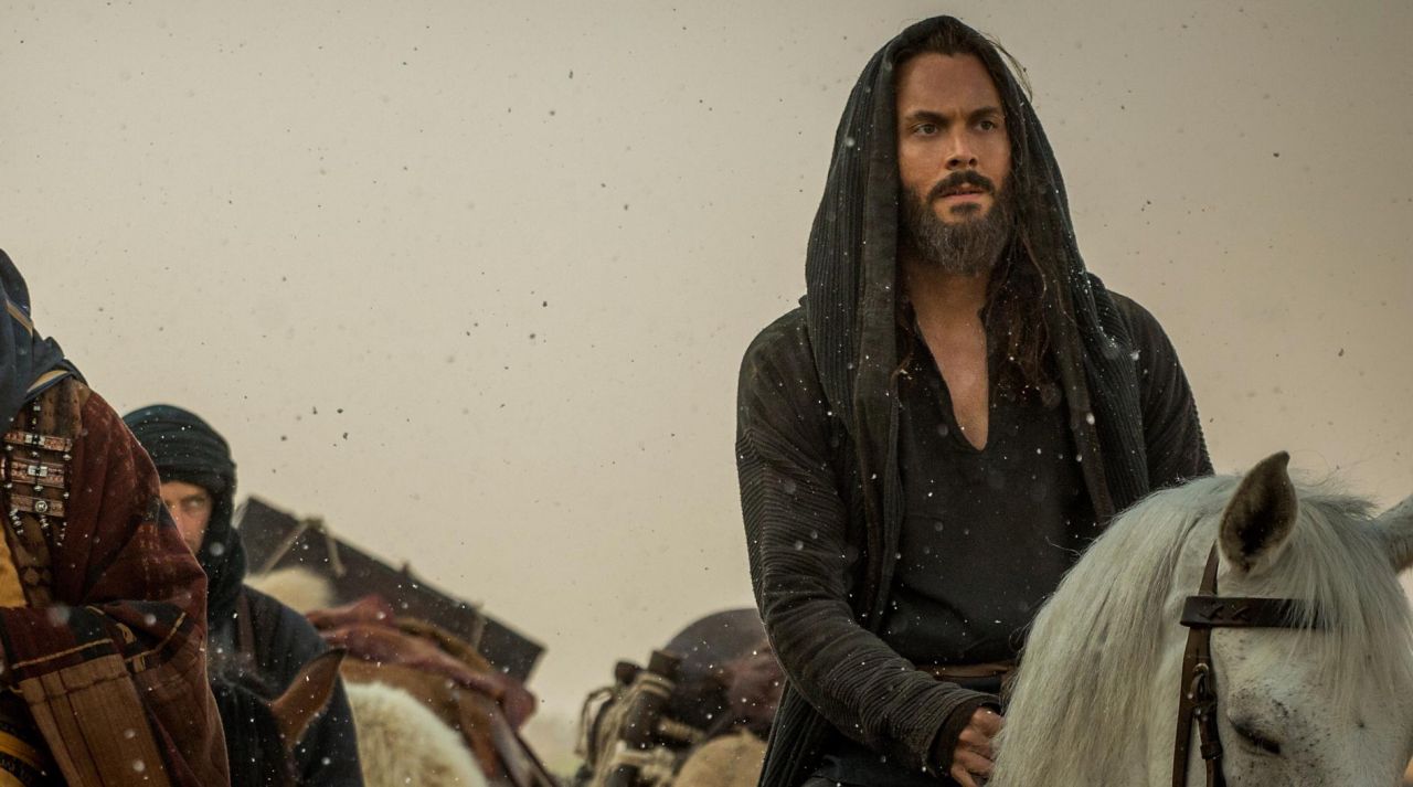 The jacket dark green of Ben-Hur (Jack Huston) in Ben Hur | Spotern