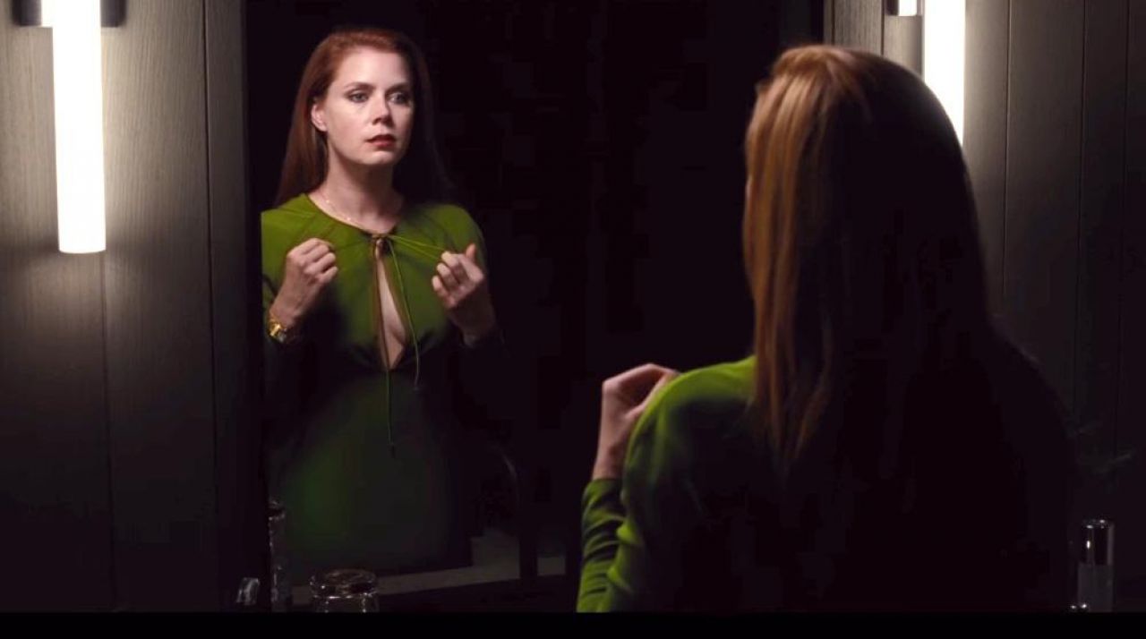 The green dress of Susan (Amy Adams) in Nocturnal Animals | Spotern