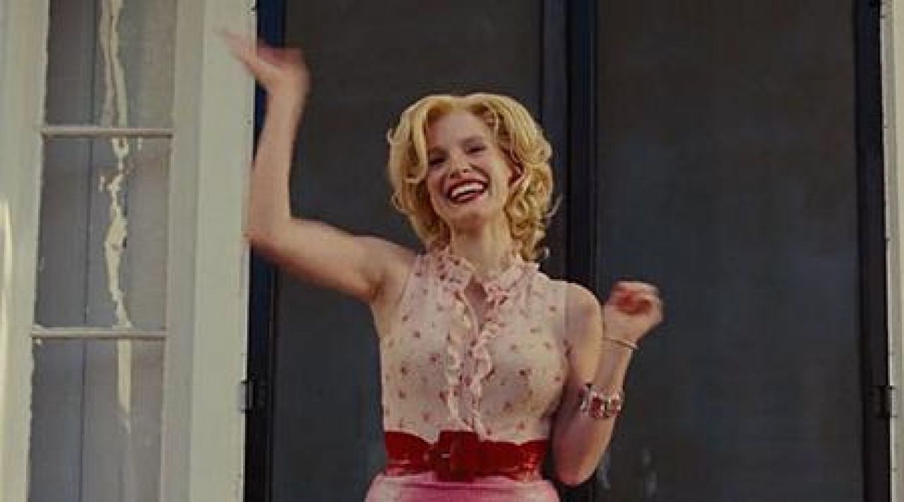 The red belt of Celia Foote (Jessica Chastain) in The Color of Feelings ...