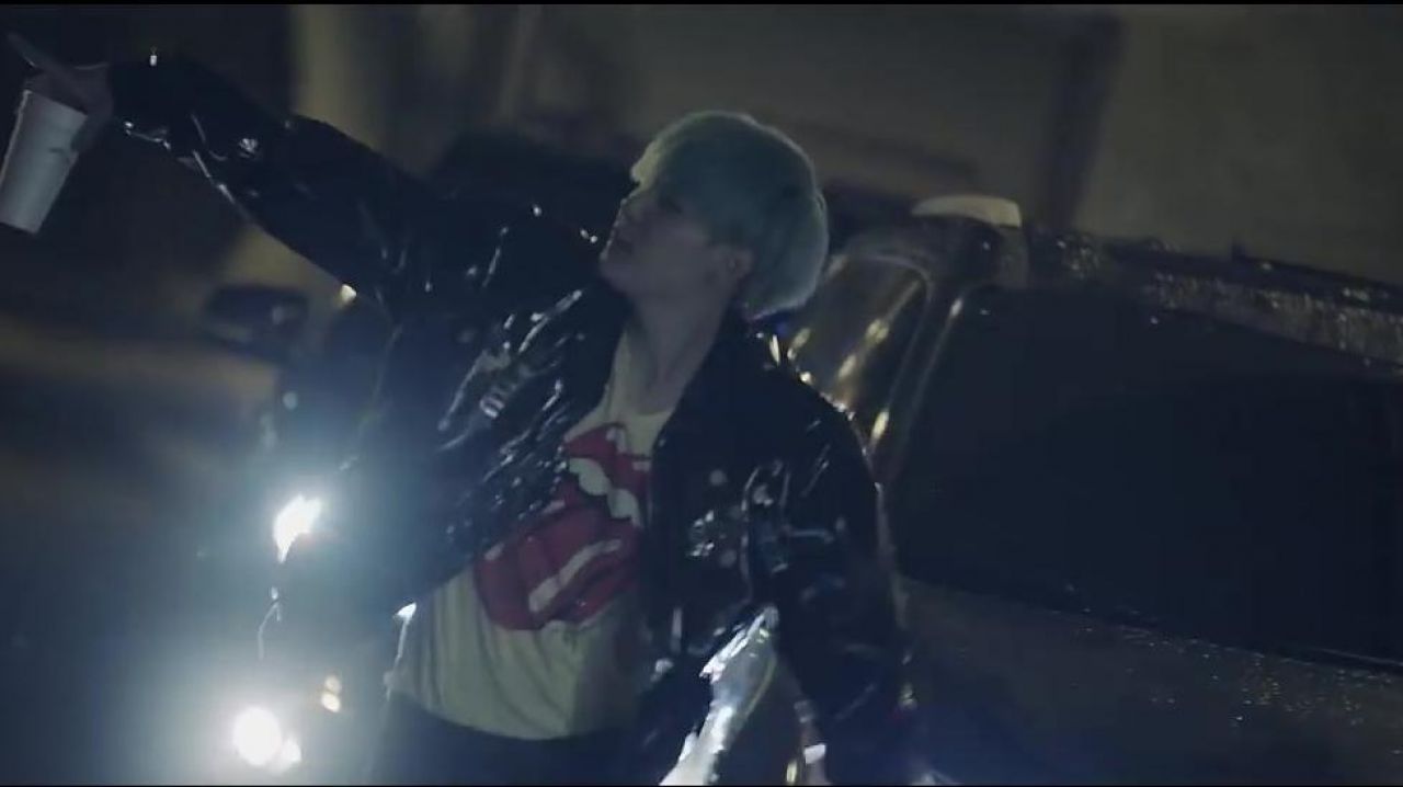 The bomber jacket in vinyl of Suga in the clip "Run" of BTS | Spotern
