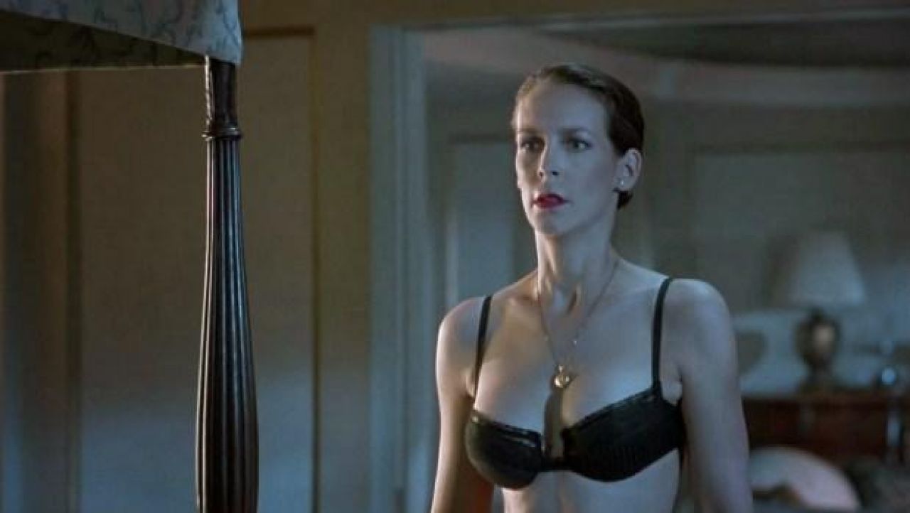 El sujetador negro de Helen Tasker (Jamie Lee Curtis) en True Lies ... El sujetador negro de Helen Tasker (Jamie Lee Curtis) en True Lies ...