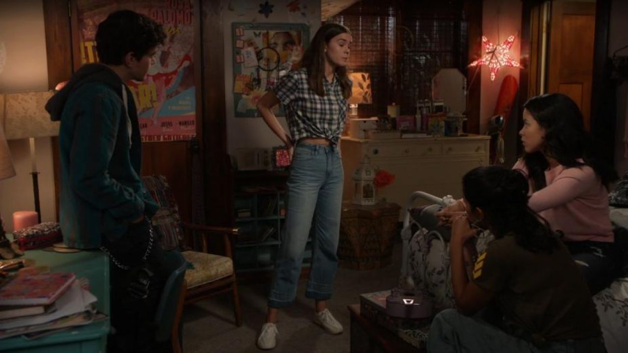 The Jean of Callie Jacob (Maia Mitchell) on The Fosters S05E14 | Spotern