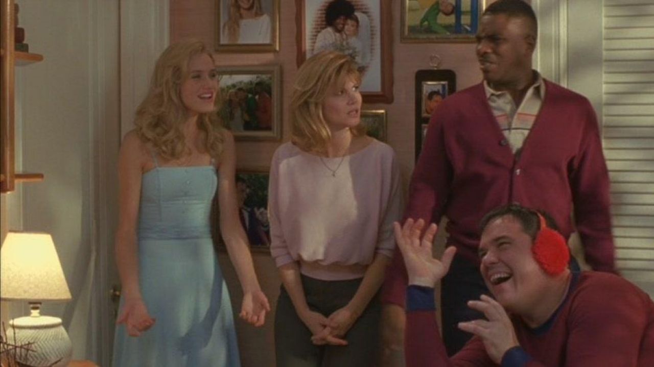 The blue robe of Mary Jensen (Cameron Diaz) in Mary at any price | Spotern