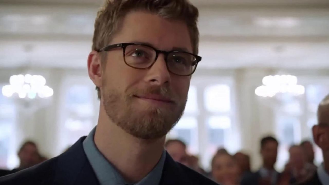 Eyeglasses worn by Roman / Ian Kruger (Luke Mitchell) as seen in ...