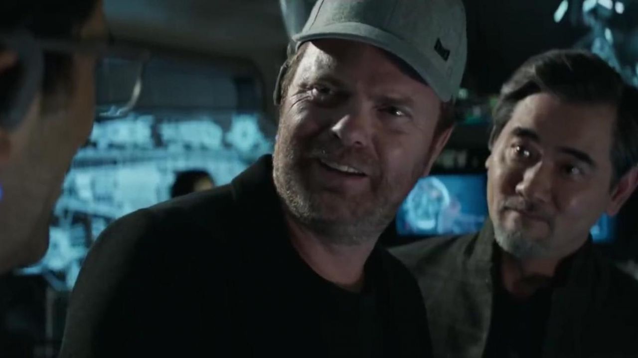 The cap worn by Morris (Rainn Wilson) in waters (The Meg) | Spotern