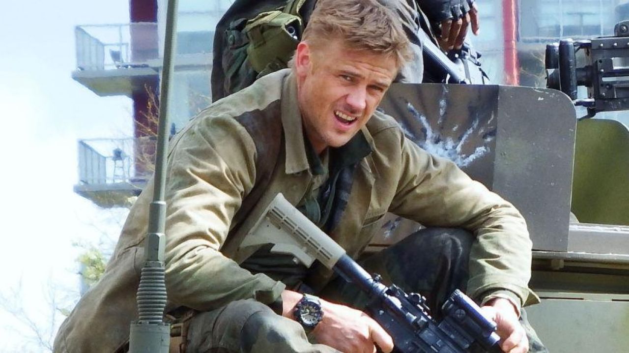 Jacket worn by Quinn McKenna (Boyd Holbrook) as seen in The Predator ...