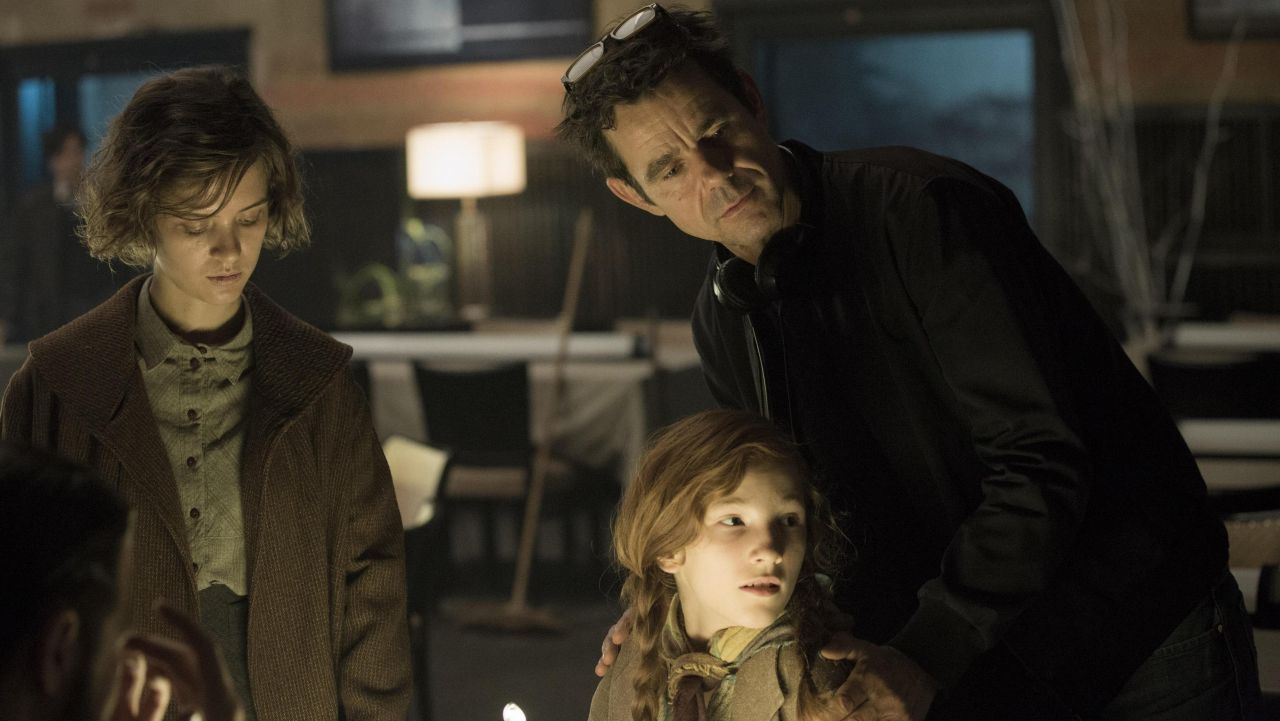 The shirt of Charlotte Ritter (Liv Lisa Fries) in Babylon Berlin S01E01 ...