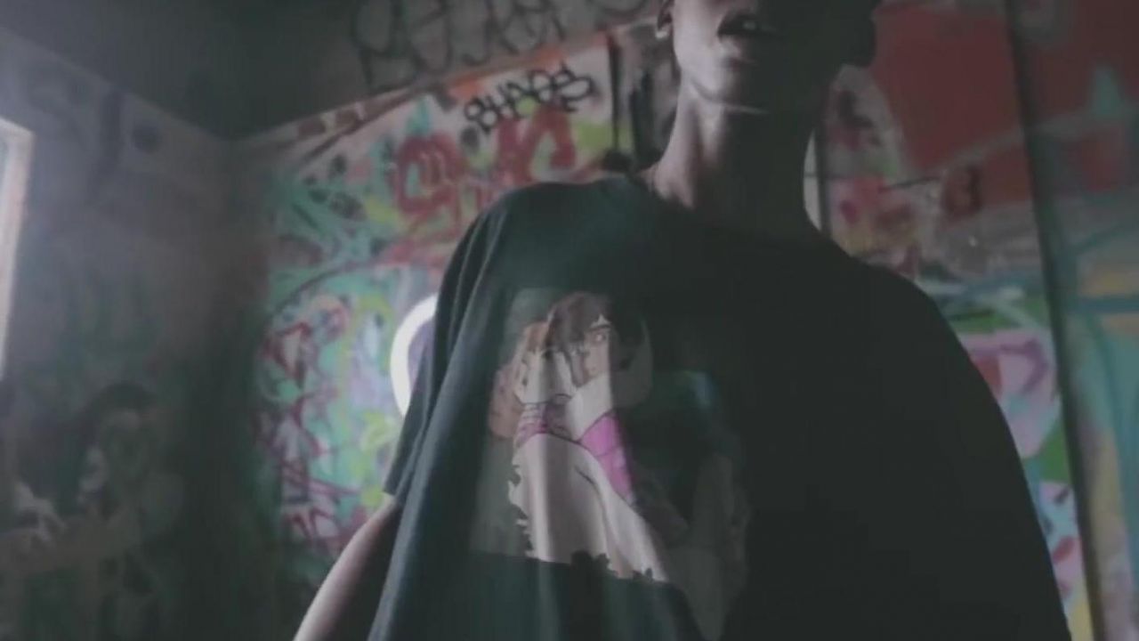 The t-shirt Supreme of Tay-K in her video clip Megaman | Spotern
