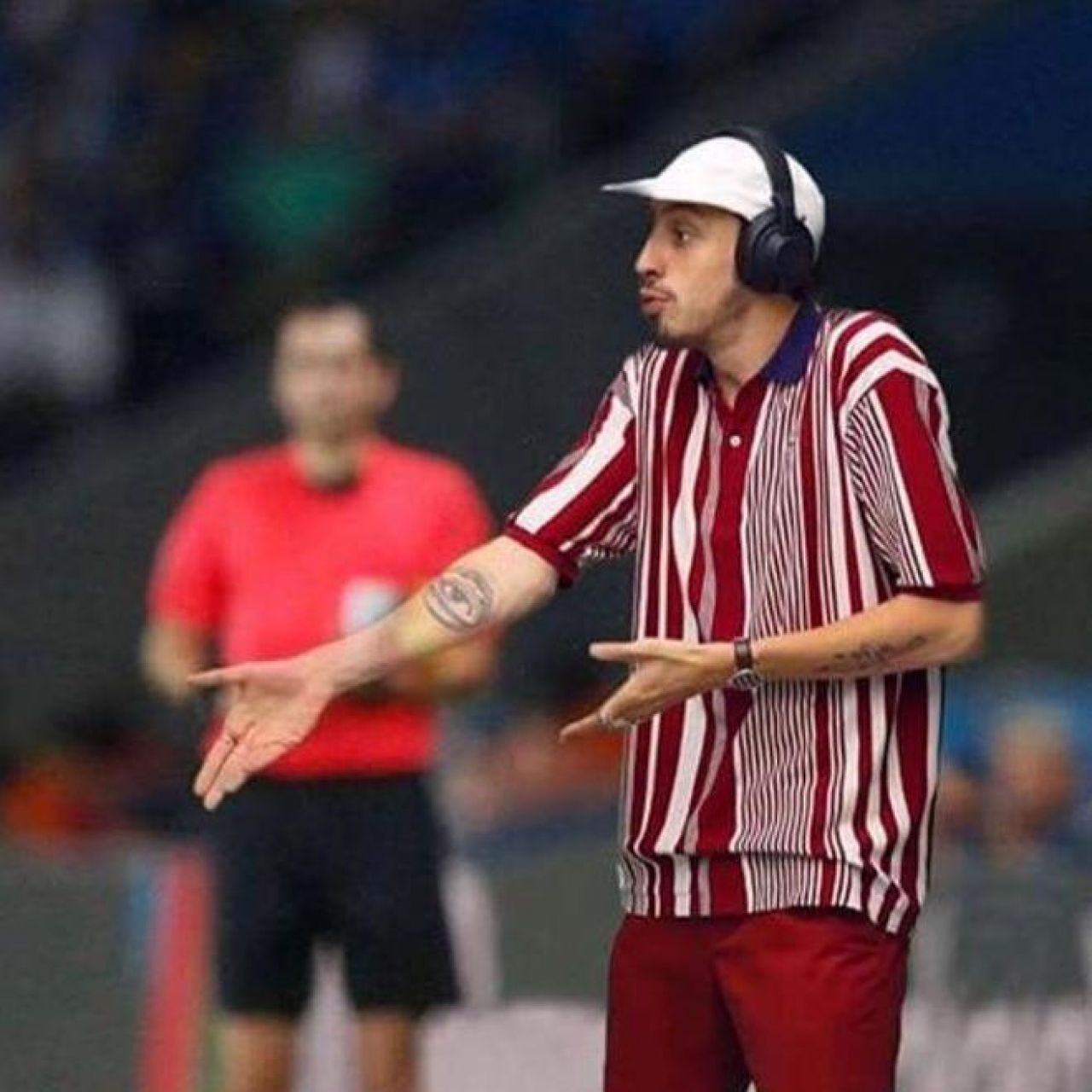 The striped polo shirt Lacoste Romeo Elvis on the account Instagram ...