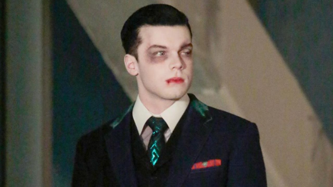 Purple Suit worn by Jeremiah Valeska (Cameron Monaghan) as seen in ...