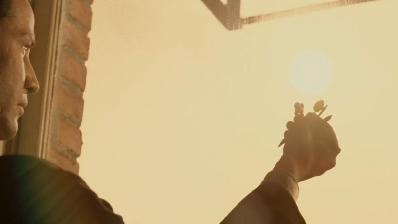 The key holder of John Constantine (Keanu Reeves) in Constantine | Spotern