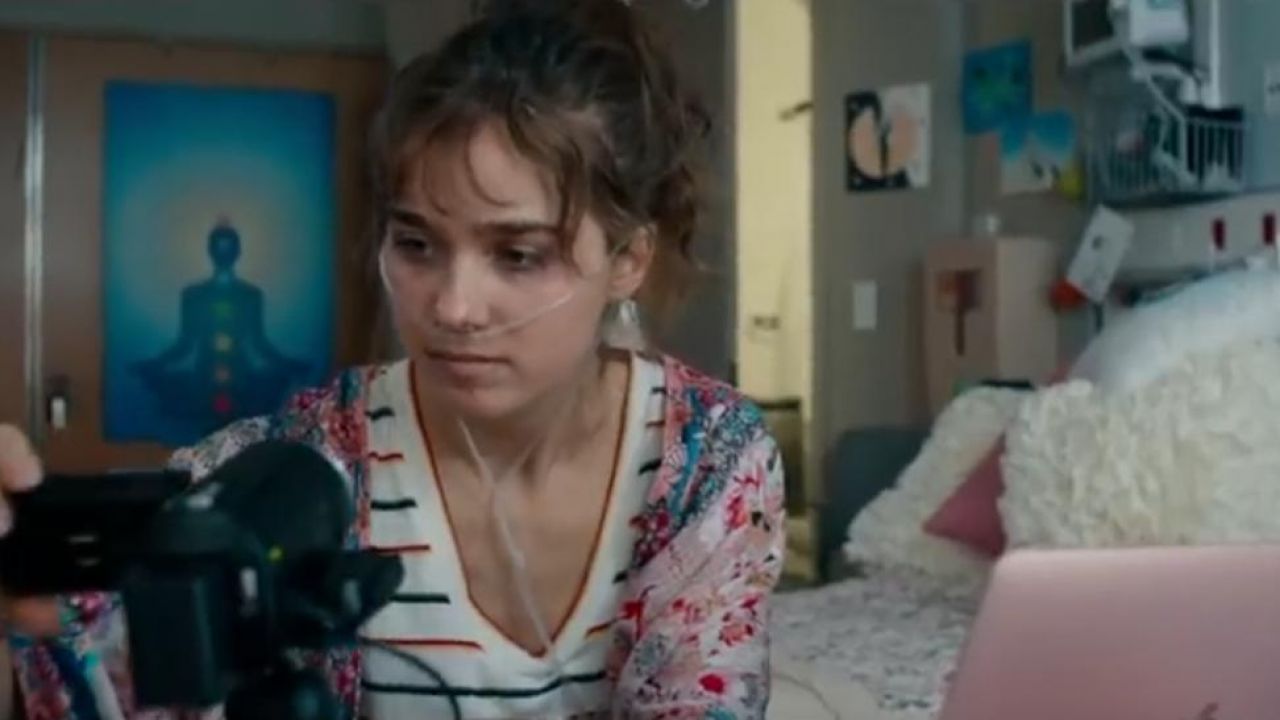 Kimono flower cardigan worn by Stella (Haley Lu Richardson) in Five ...