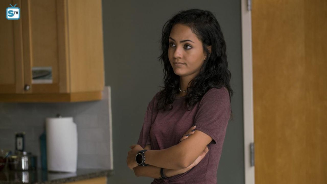 The watch worn by Riley Davis (Tristin Mays) in MacGyver S02E10 | Spotern