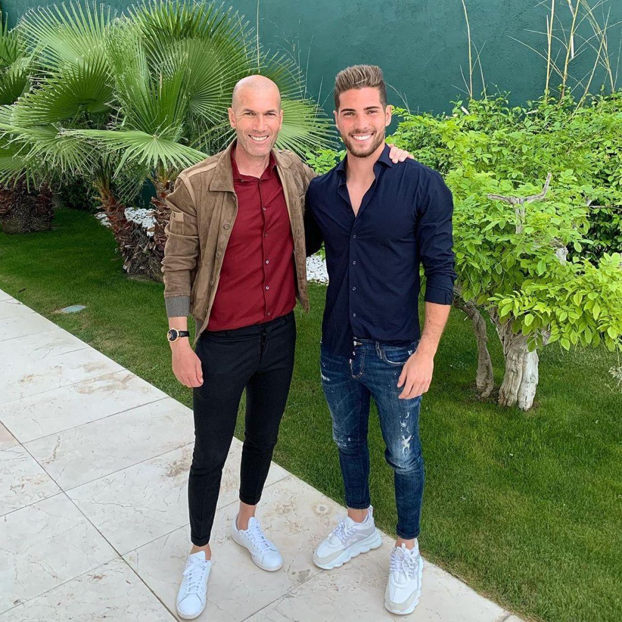 The bomber jacket in suede worn by Zinedine Zidane on his account ...